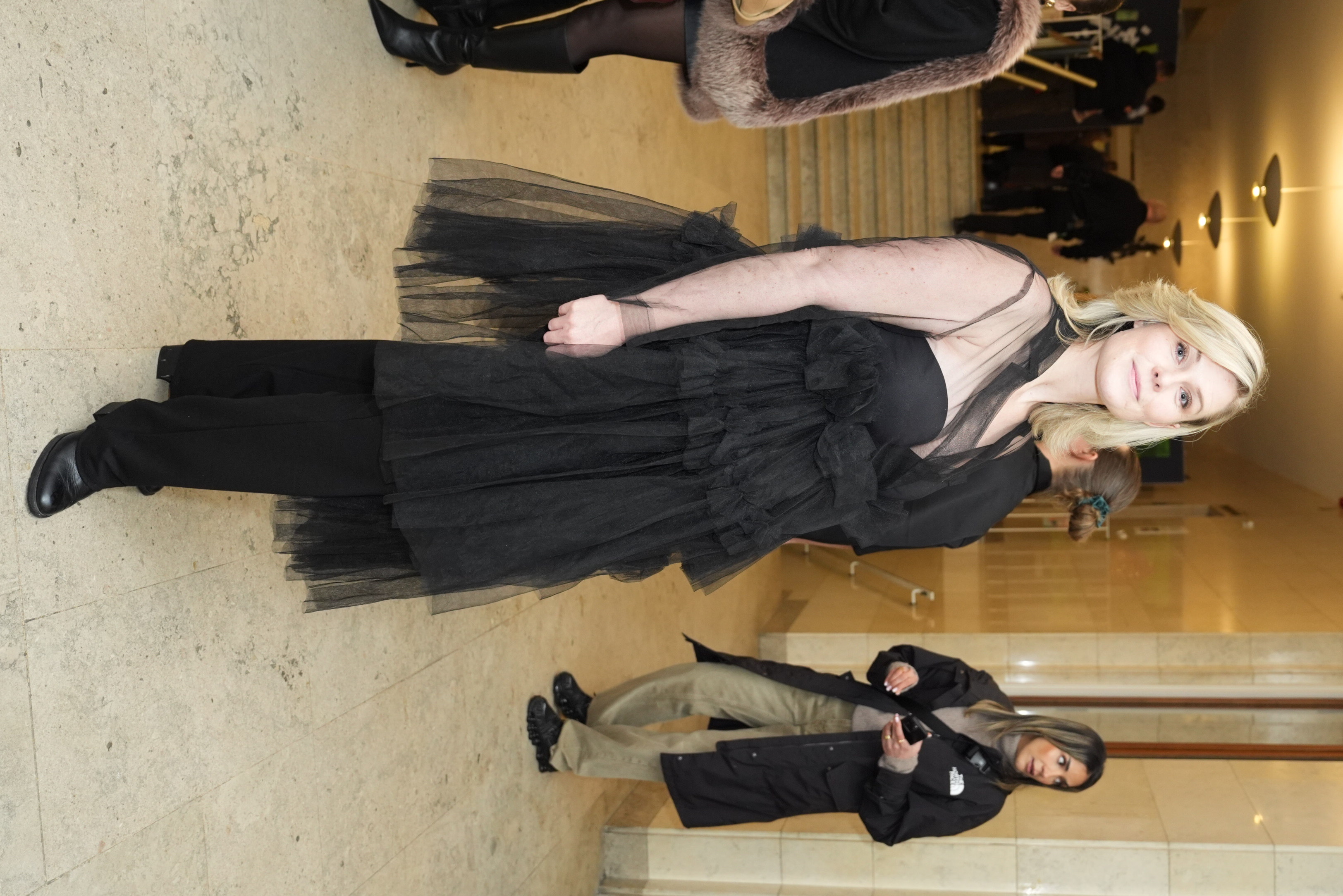 Vovet valg: Gravide Sofie Torp viste maven frem i festligt tyl-look | BILLED-BLADET