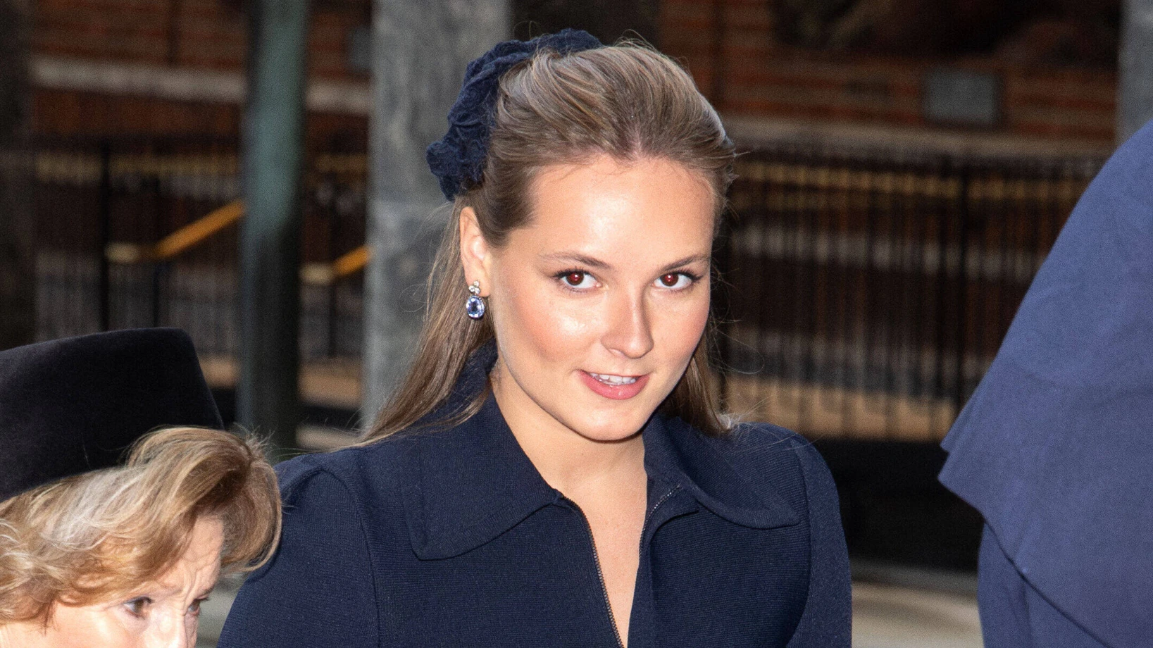 Fra bordeauxrød ruskind til midnatsblå satin: Prinsesse Ingrid ...
