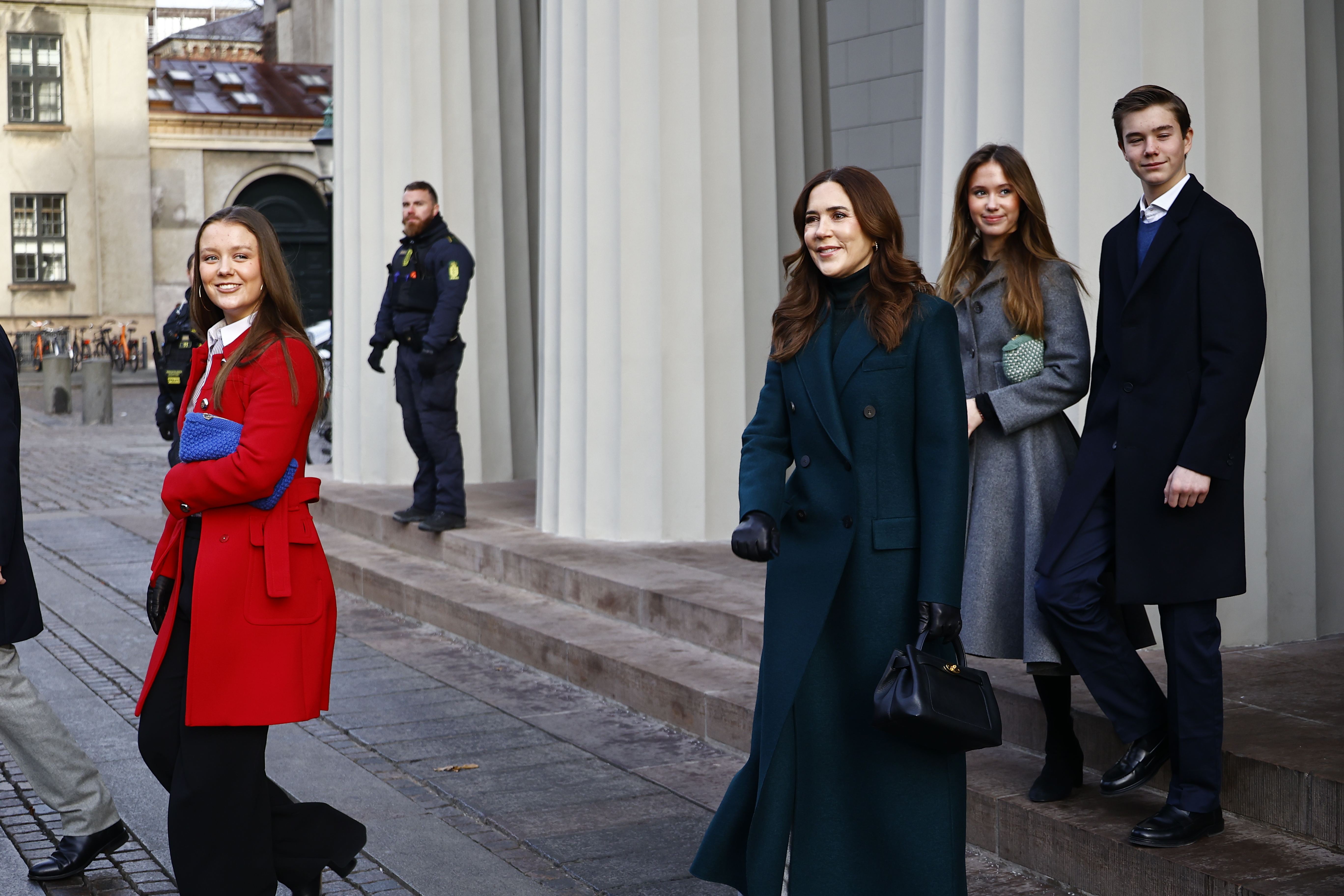 Iøjefaldende detalje: Prinsesse Isabella og prinsesse Josephine gjorde ...