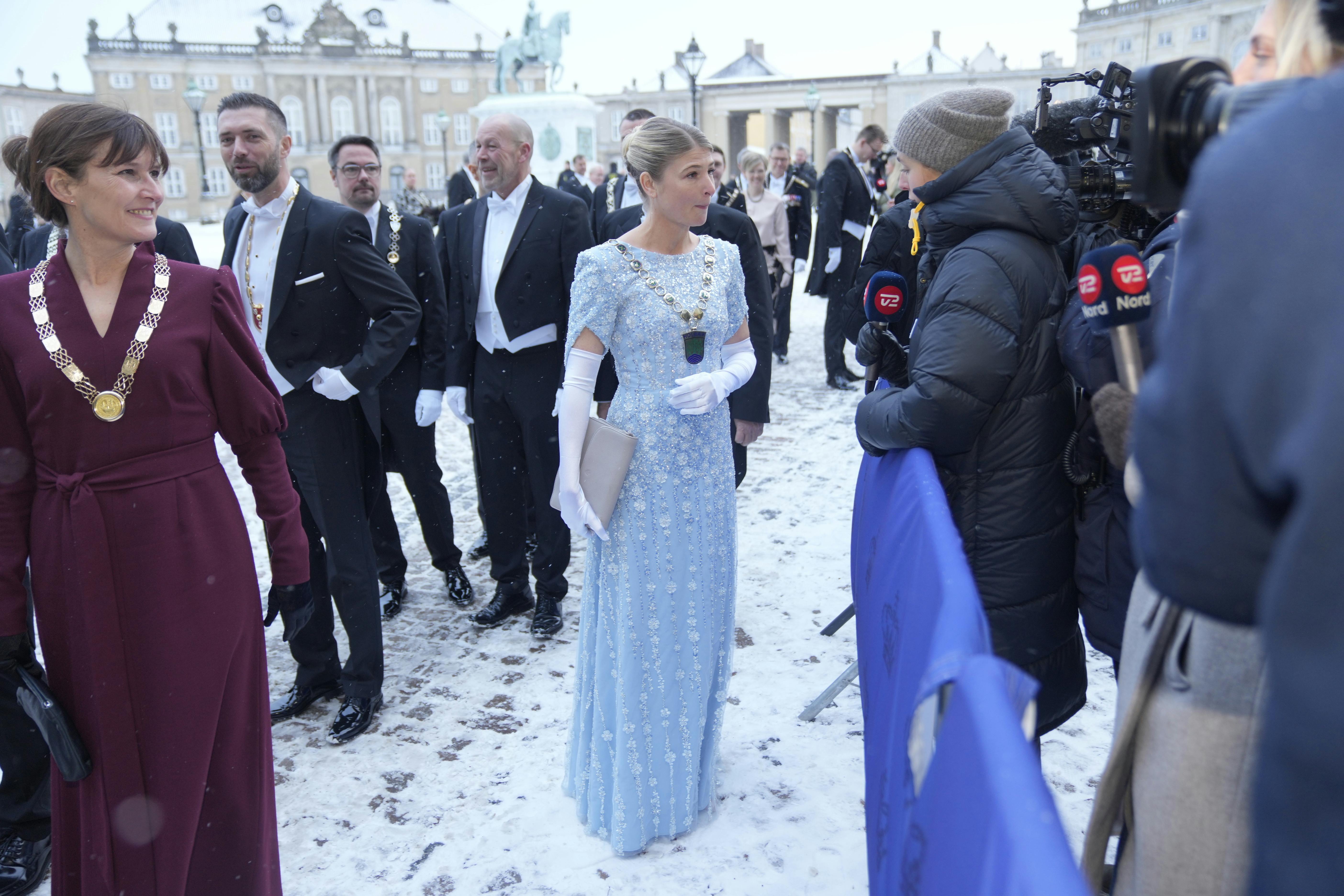 Hendes Elsa-kjole var på alles læber: Nu skal hun kreere ny kjole til ...
