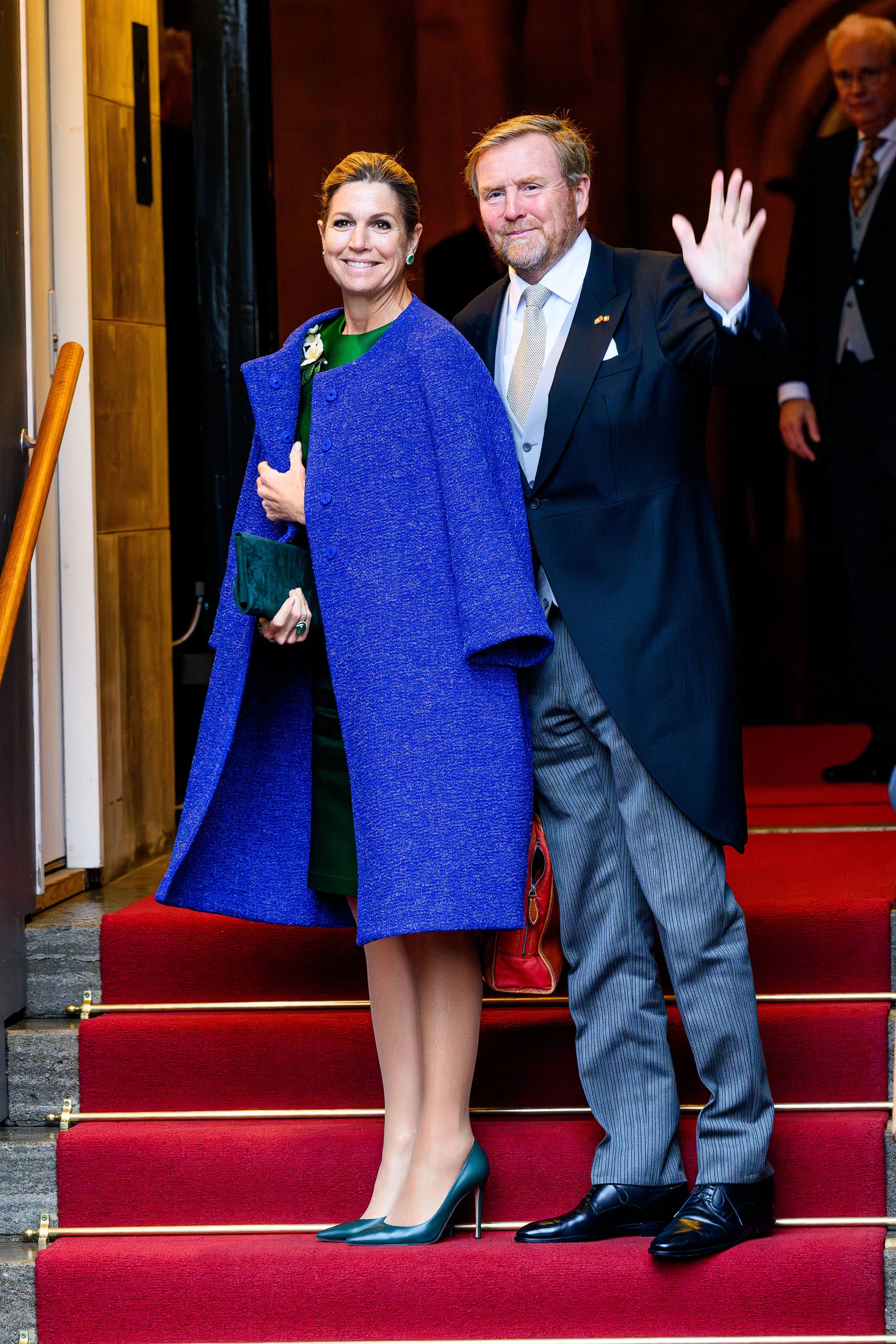 Dronning Maxima ankom til slottet i flaskegrønne læderstiletter og ...