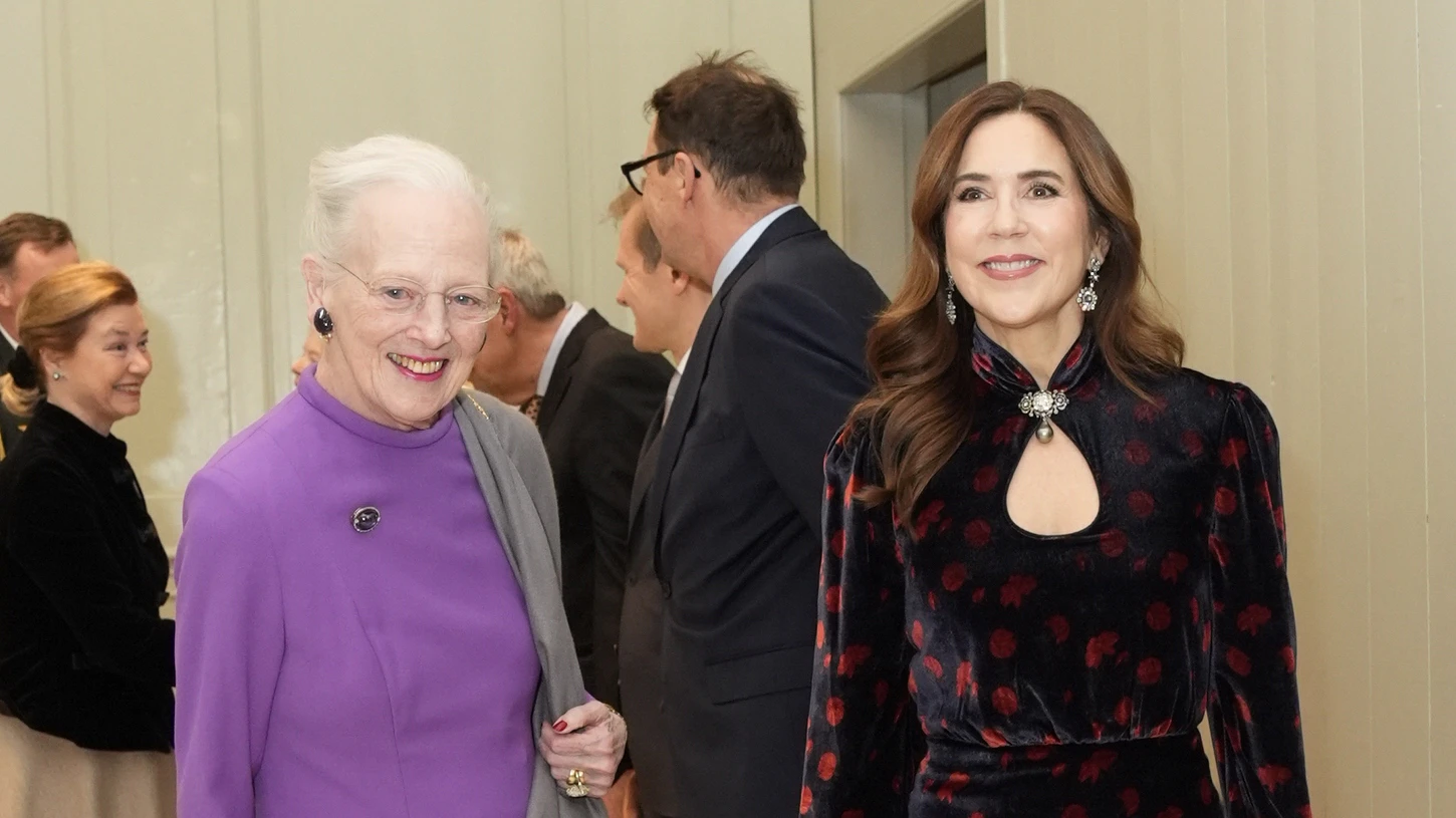 Det kom vist bag på dronning Mary: Dronning Margrethe viste hende den ...