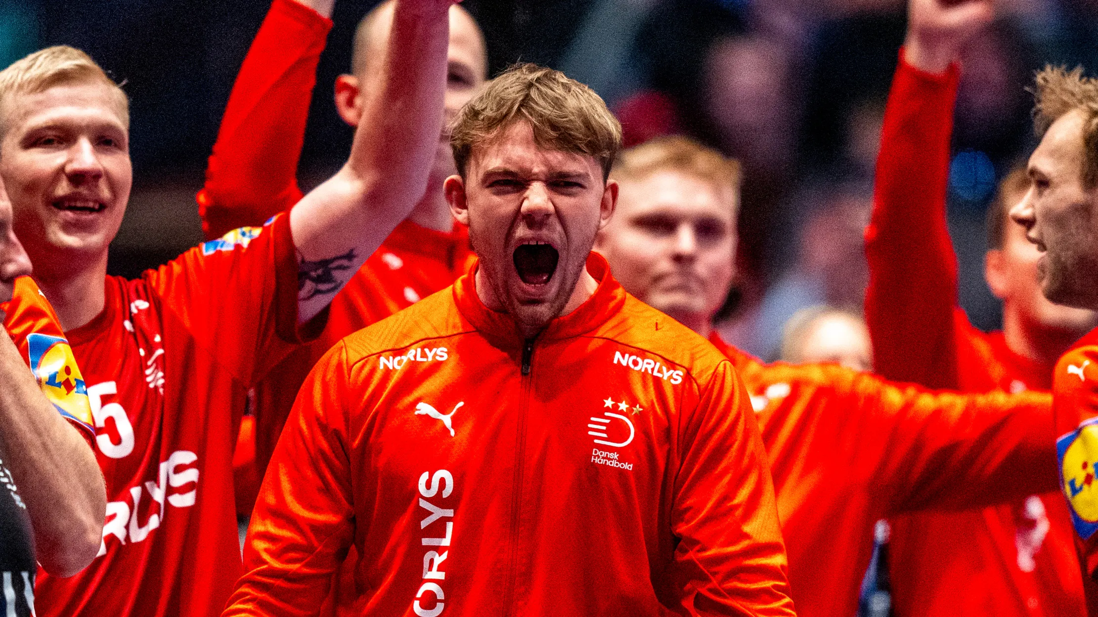Kort før stor kamp: Thomas Arnoldsen bliver ny spiller i truppen ...