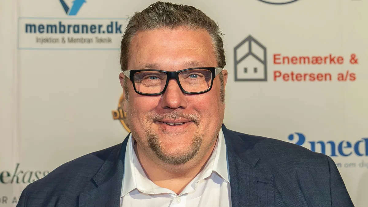 Sammen på den lilla løber: Amin Jensen havde sine tre døtre med til ...