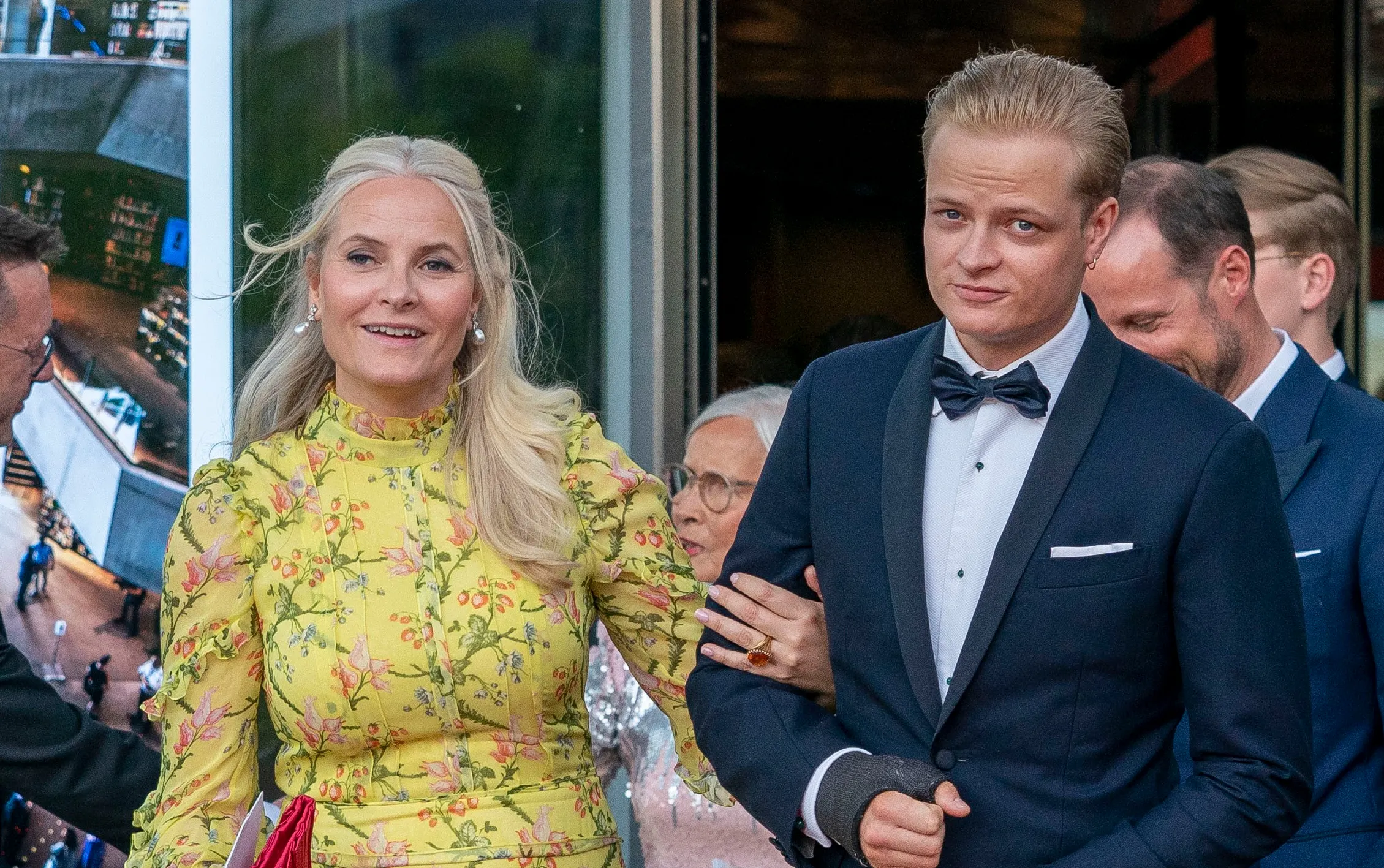 Marius Borg Høiby afviser pressens spekulationer om kronprinsesse Mette ...