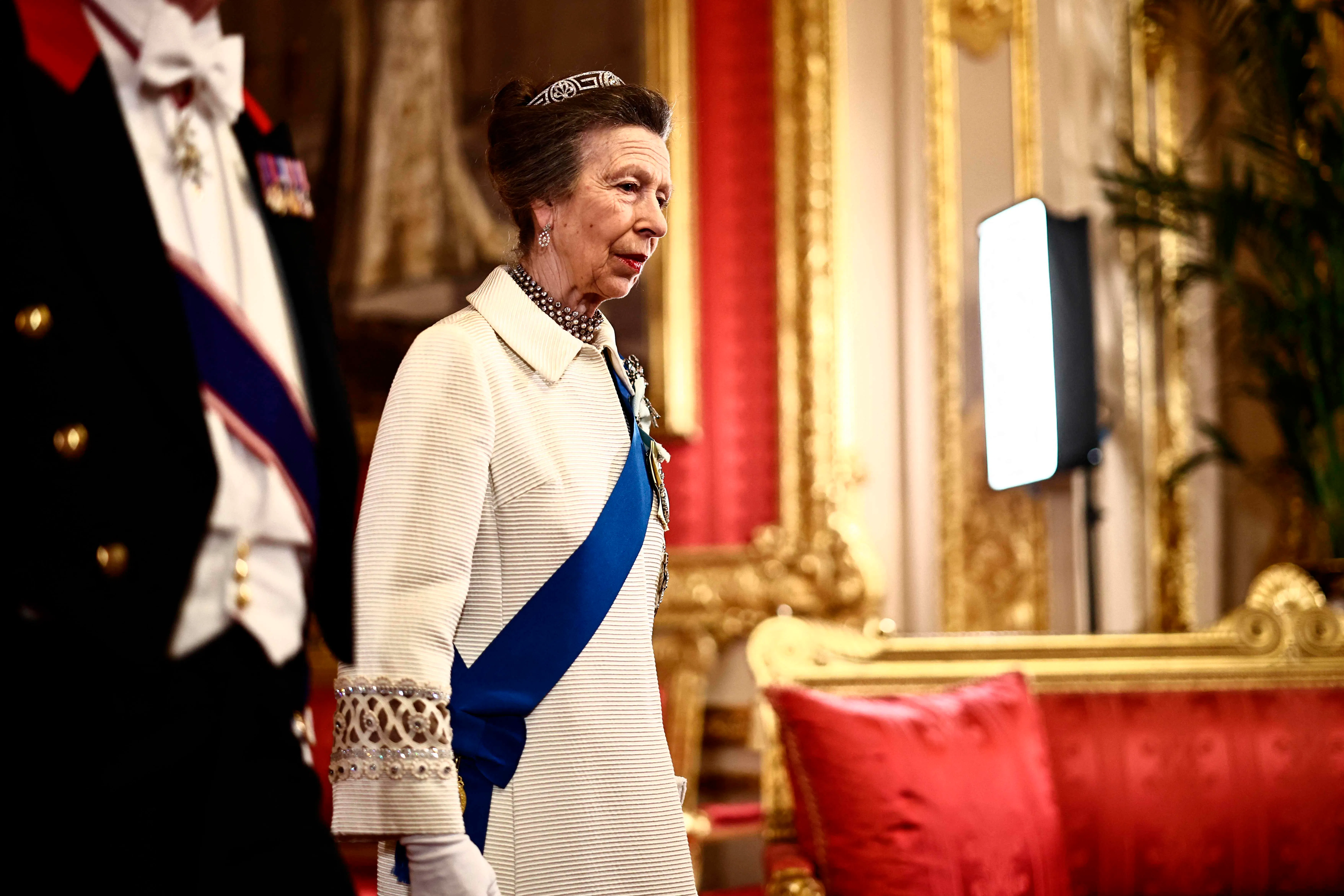Prinsesse Anne genbruger royalt look: Hun bar den første gang for 57 år ...