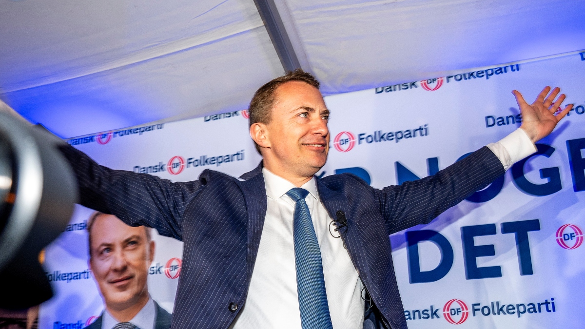 Kys og kram: Morten Messerschmidt fejrede med sin Dot | BILLED-BLADET