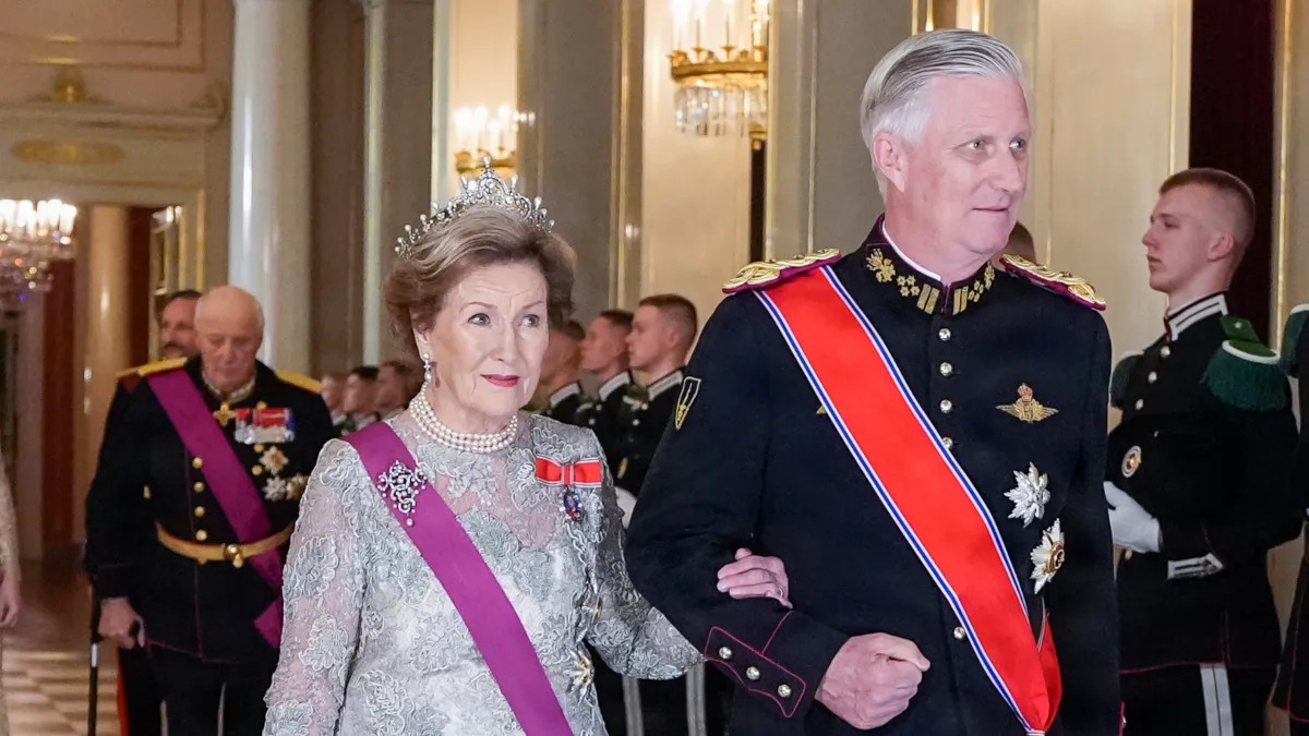 Det vakte undren ved konge under gallamiddag: Nu forklarer det norske ...