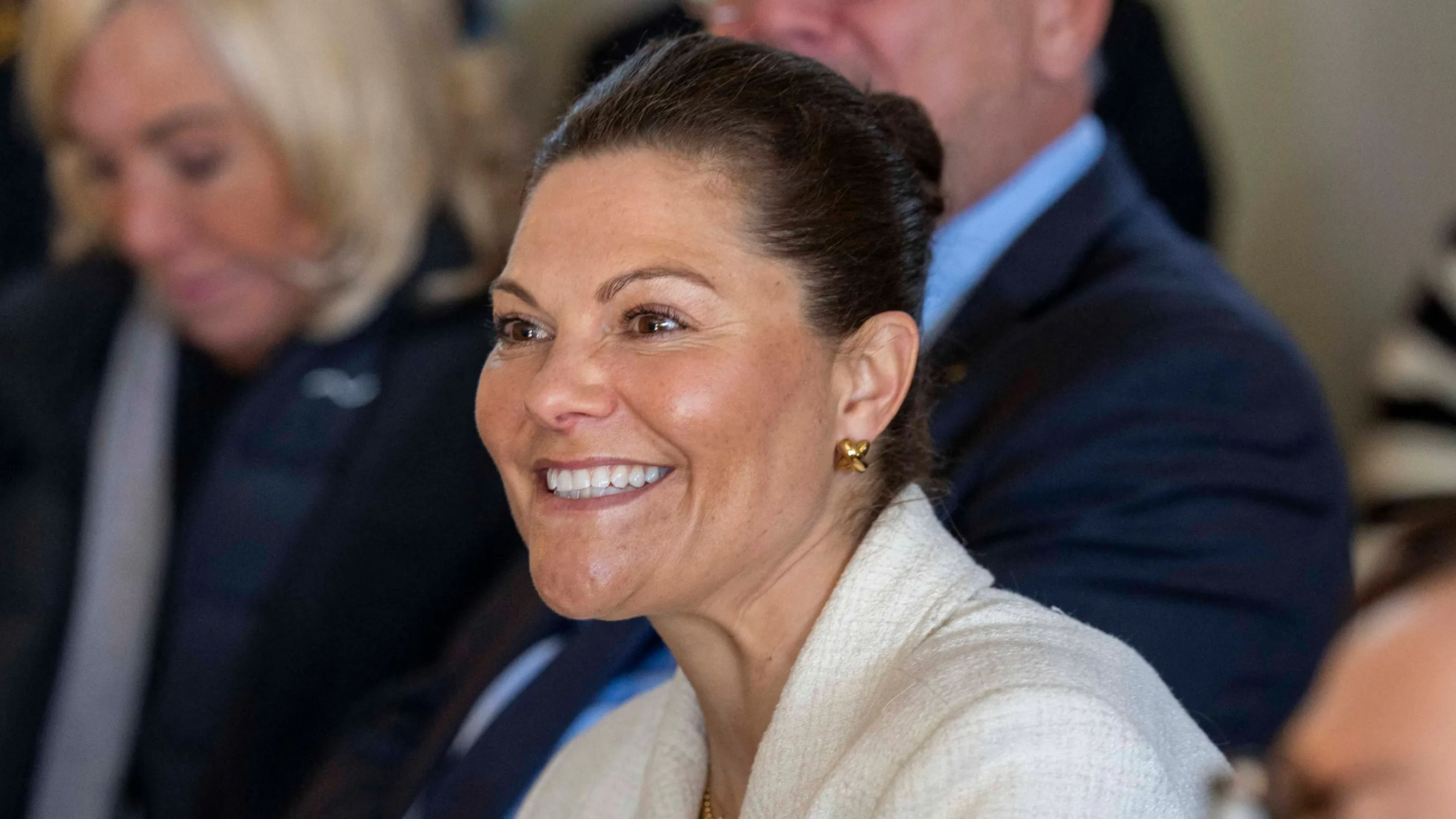 Kronprinsesse Victoria i nålestribet jakkesæt: Prikken over i'et var ...