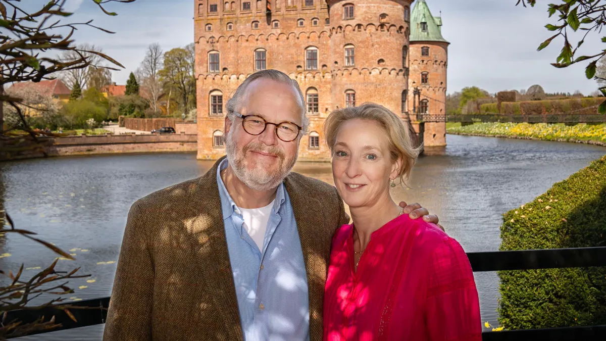 Deler vildt billede 1. april: Egeskov Slot har besluttet at tage ...