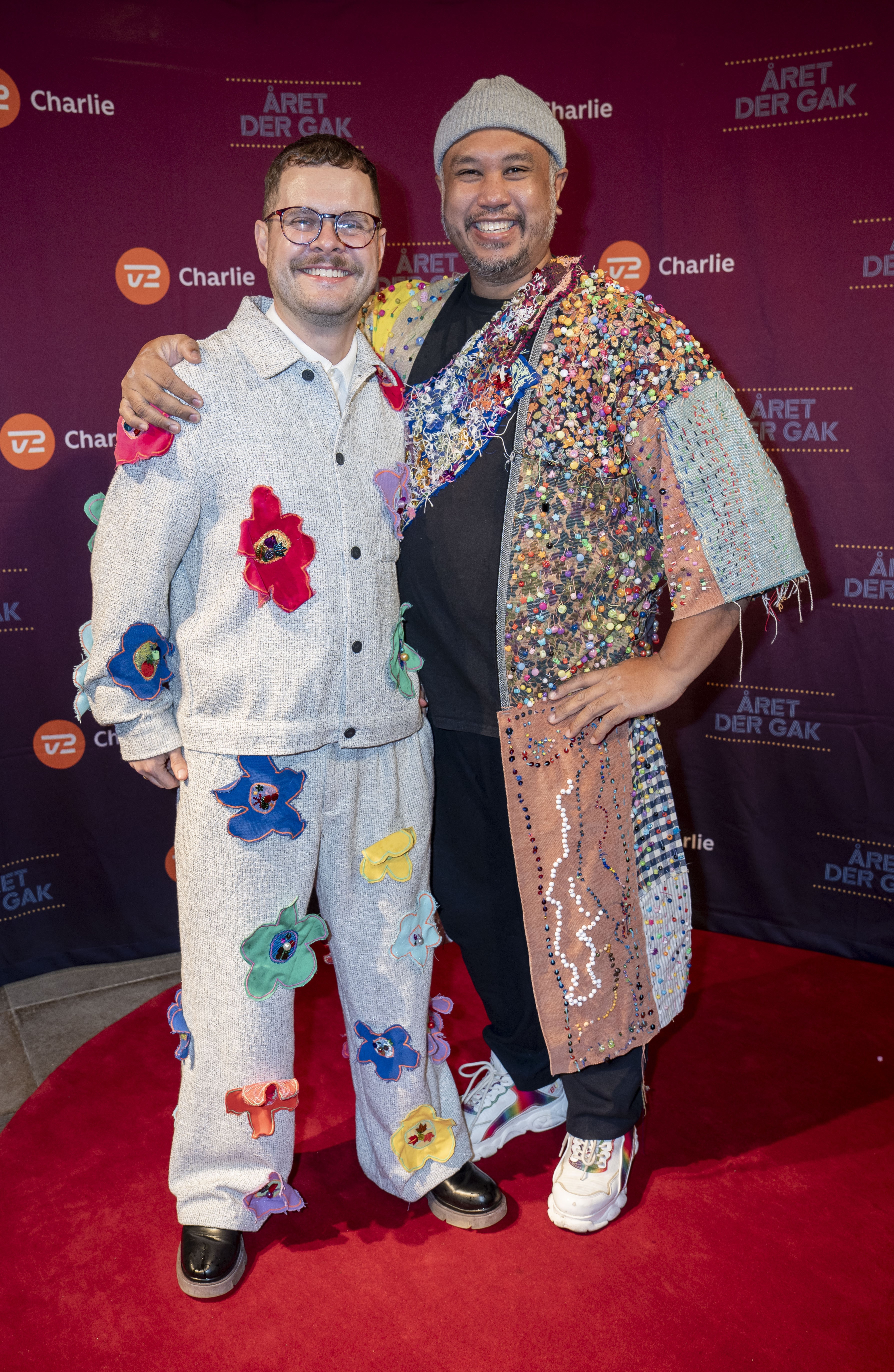 Fra børnelæge til designer i Vi drukner i rod: Her er Lambangs kendte ...