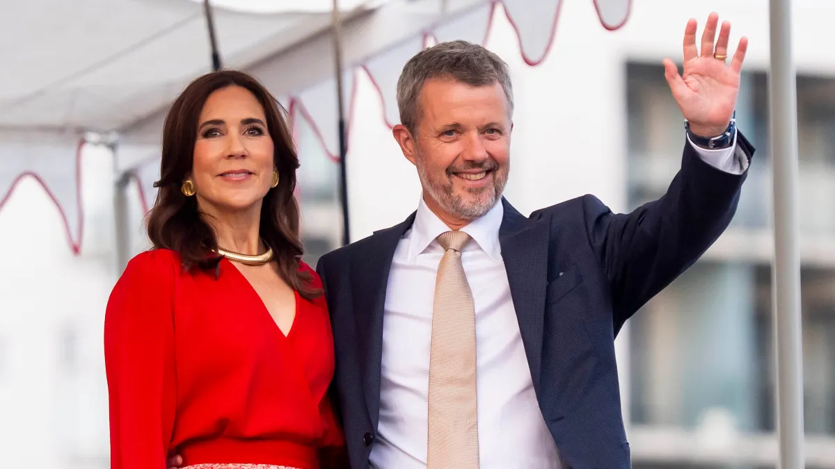 Historisk øjeblik på kongeskibet: Men hvor var dronning Mary egentlig ...