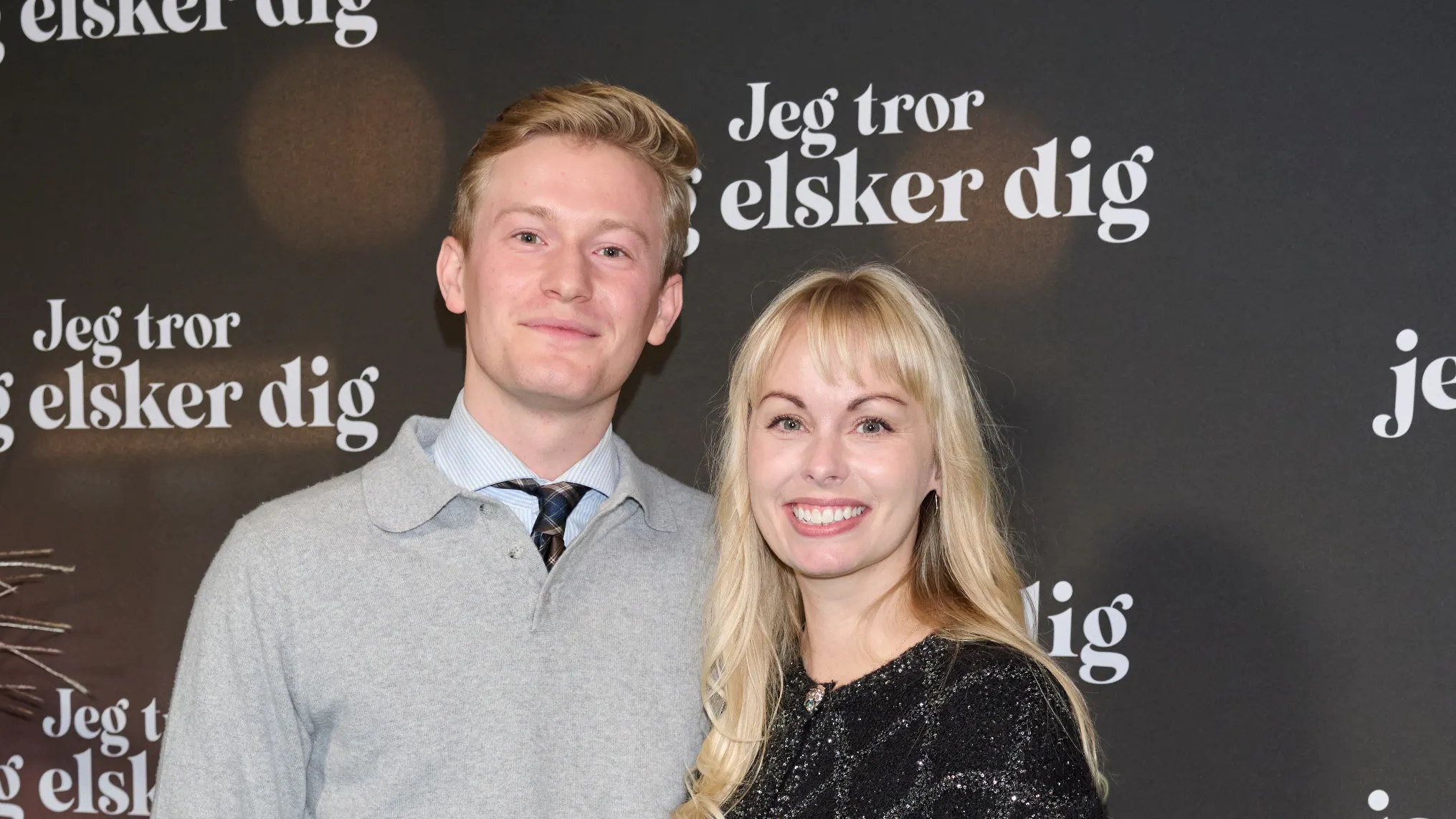 Så sødt: Albert August Harson fejres på Mallorca af sin kone og deres ...