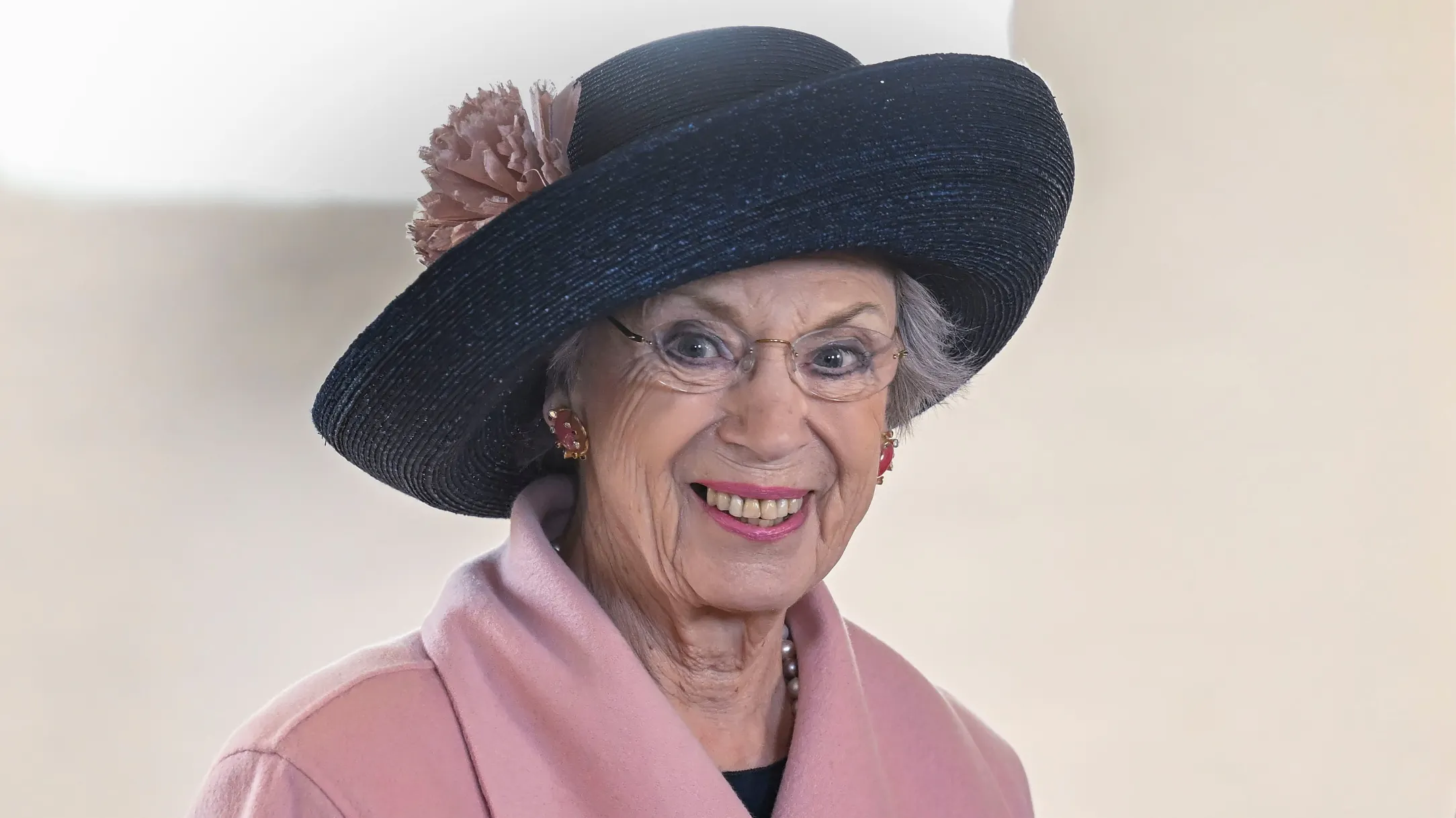 Prinsesse Benedikte har sendt billeder hjem fra sin rejse til Cambodia ...