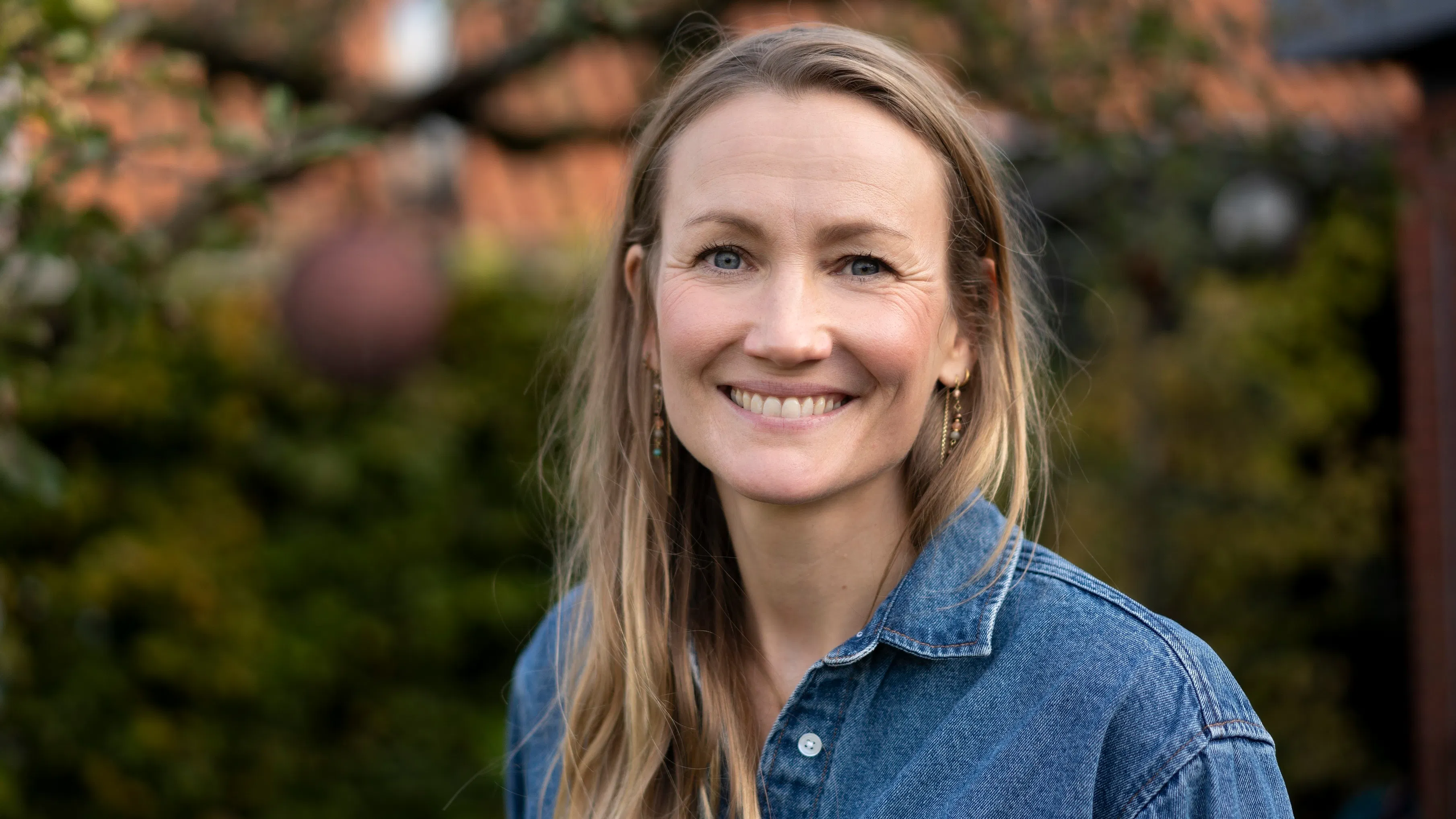 Sara Lygum havde pakket sit grimmeste tøj og sad på et fly, da hun ...