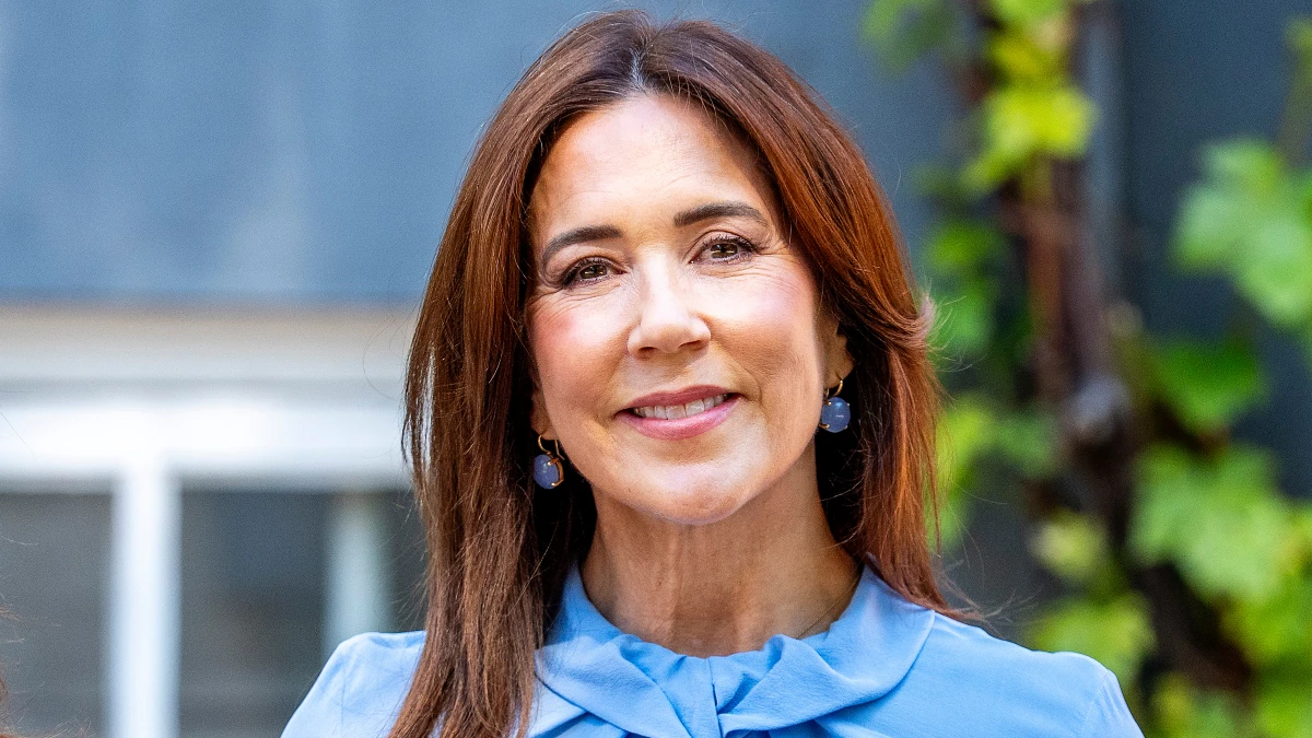Dronning Mary viser rundt i sin private have – og hun er ikke alene ...