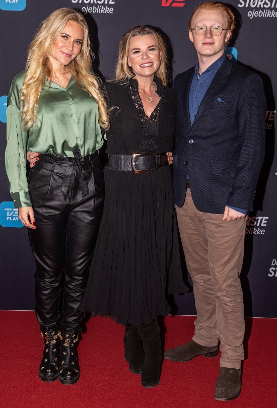 Ligner ikke sine kendte søstre: Her er Katerina Pitzners søn | BILLED ...