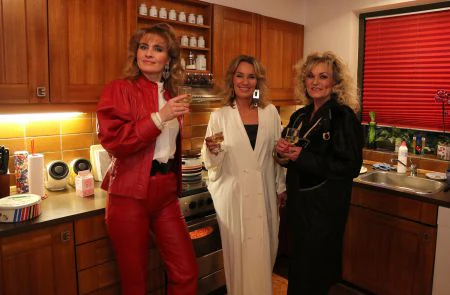 SE DET SJOVE BILLEDE: Anne Sofie Espersen og søstrene i 80’er tøj | BILLED-BLADET