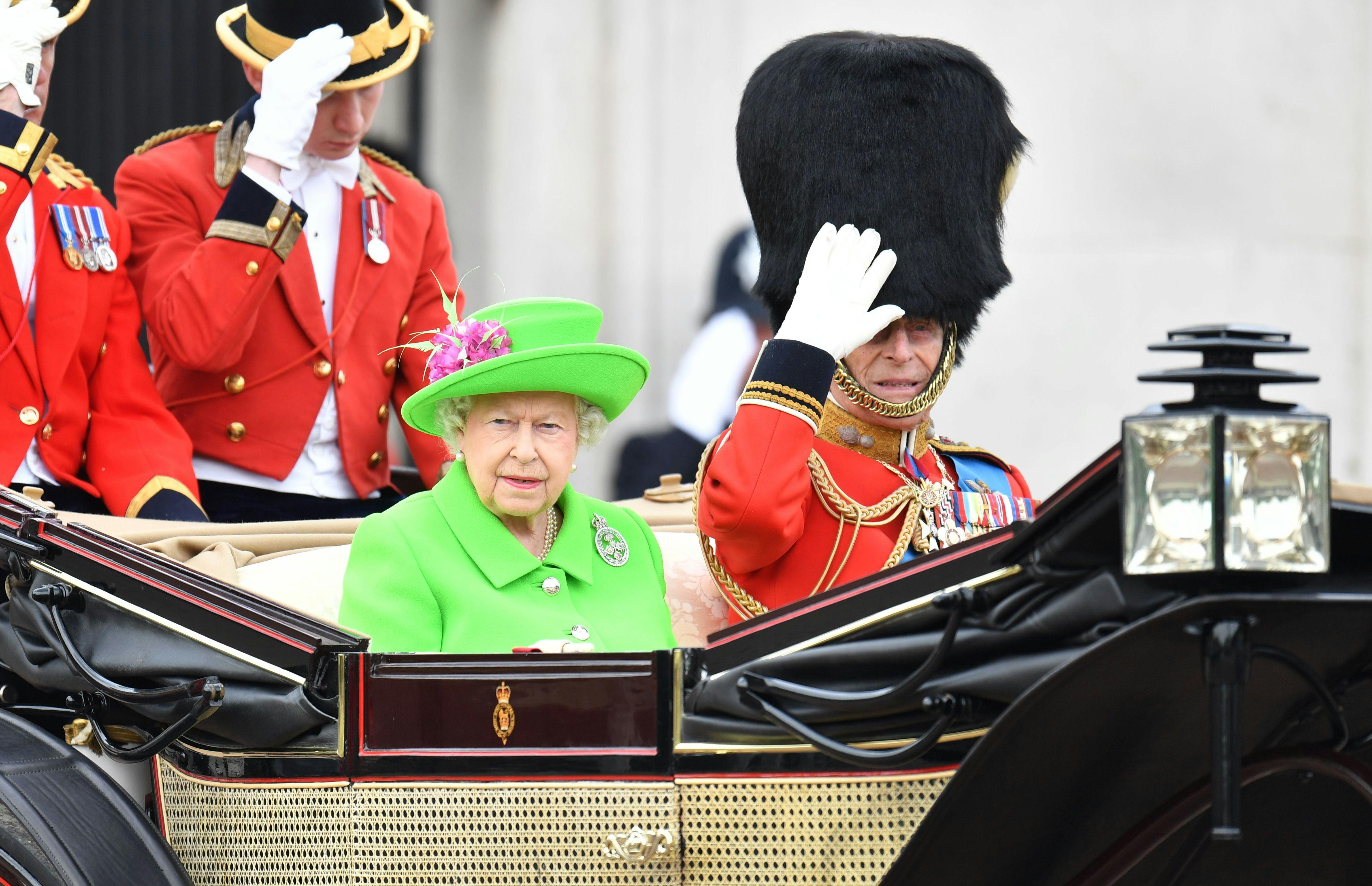 Dronning Elizabeth 90 år: Derfor er fødselaren glad for stærke farver ...