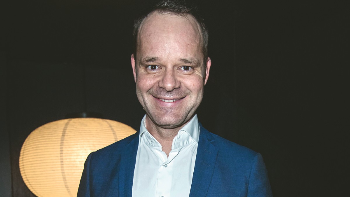 Fantastisk billede: Derfor er Jacob Riising klædt ud som Otto Leisner ...