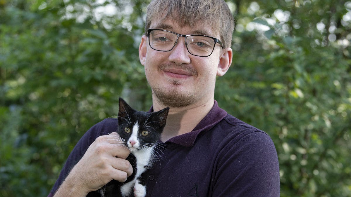 Landmand søger kærlighed: Så sød er Martins kat Leo | BILLED-BLADET