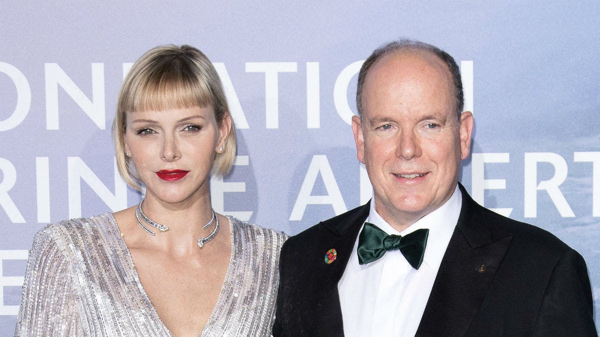 Blændende smuk: Fyrstinde Charlene til fest i glitrende sølvlook ...