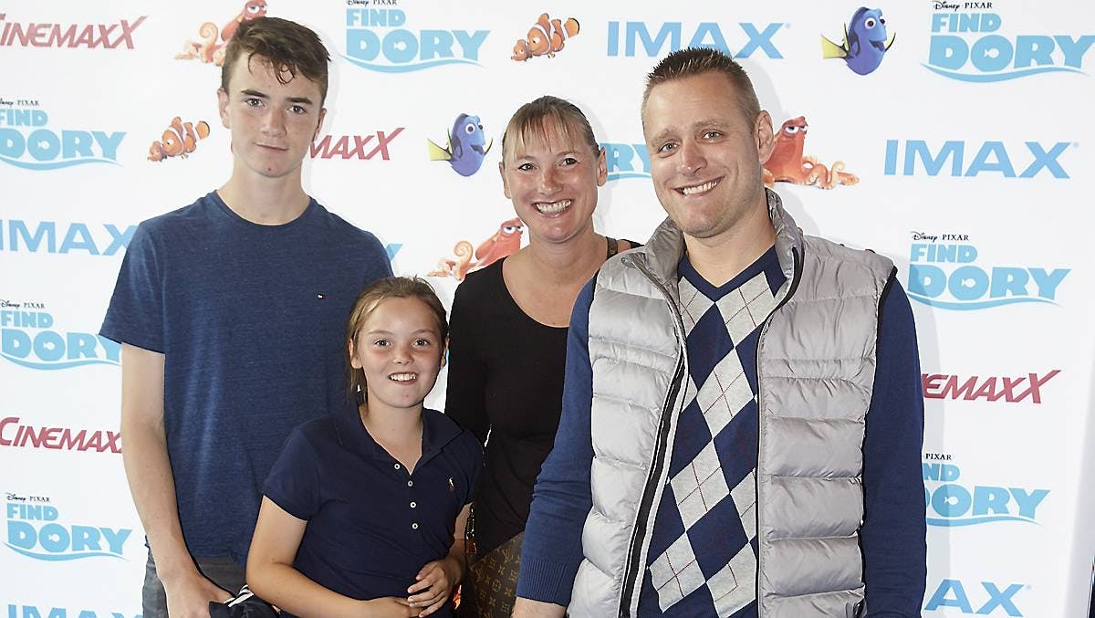 SE BILLEDET: Josephine af Rosenborg havde lille Oscar med i biografen ...