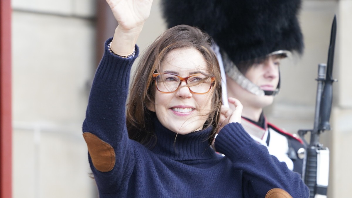 Det var ikke planen: Mary træder ud på slotspladsen og se hvem hun har ...