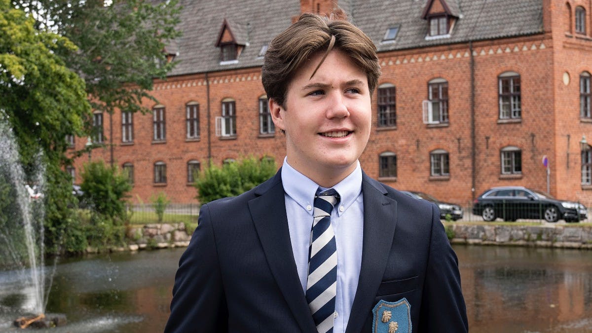 Alle er vilde med Christian i nyt dress: En flot ung mand | BILLED-BLADET