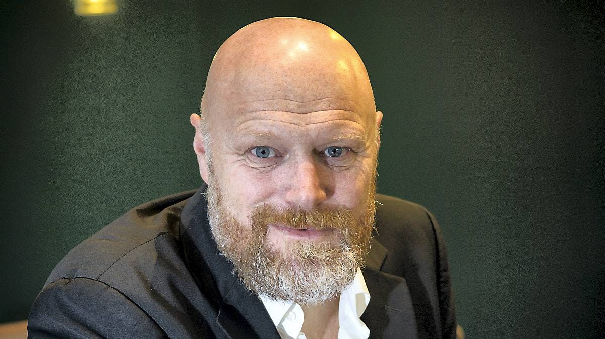 Se hvem der hæklede farverig hue til Mads Steffensen | BILLED-BLADET