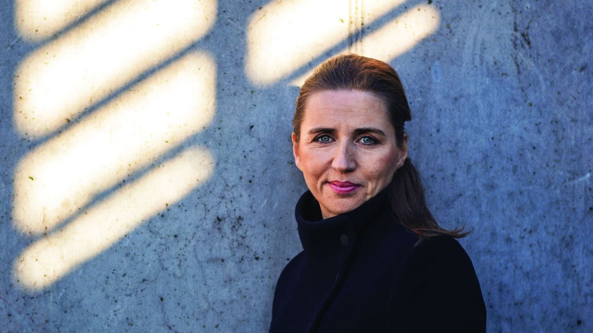 Mette Frederiksen skriver rørende hyldest til sin afdøde mor | BILLED ...