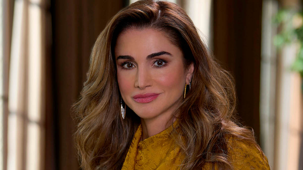 Dronning Rania deler skønt sommerfoto af børn og svigerbørn | BILLED-BLADET