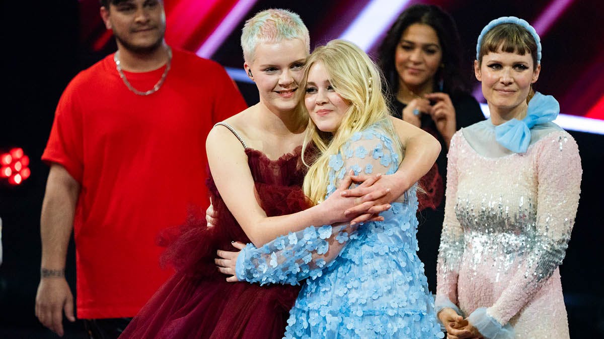 Her er X Factor-Nikoline og Solveigs flotte finalekjoler fra | BILLED ...