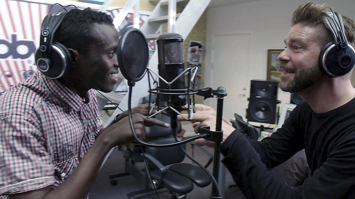 Holdet fra Den store guldmedalje synger fællessang | BILLED-BLADET