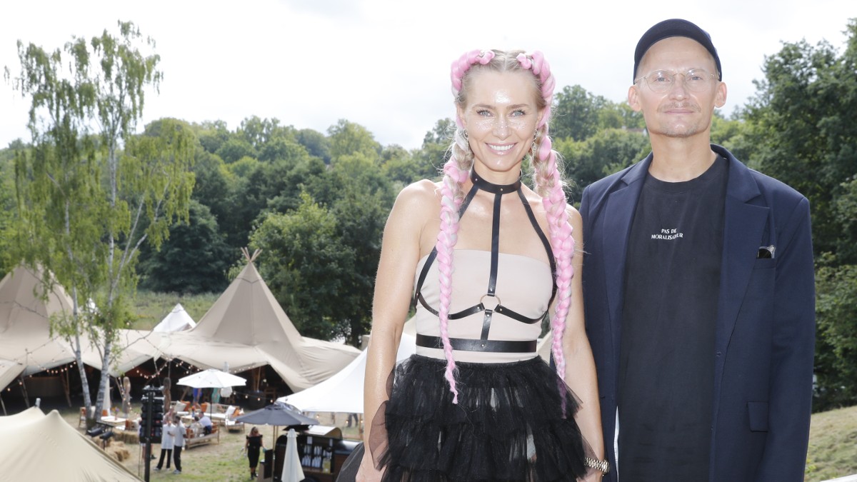 Christian Stadils kone greb mikrofonen: Vild optræden til fødselsdag ...