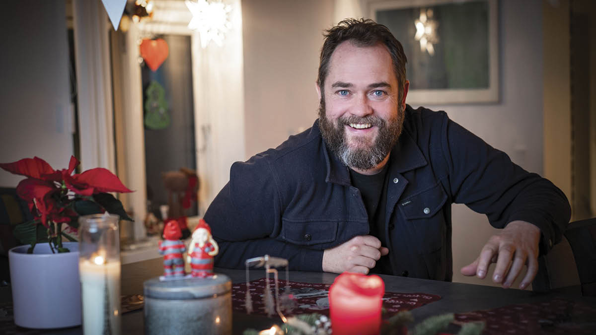 Hjemme hos julekalender-stjernen Esben Dalgaard: Går amok i jul ...