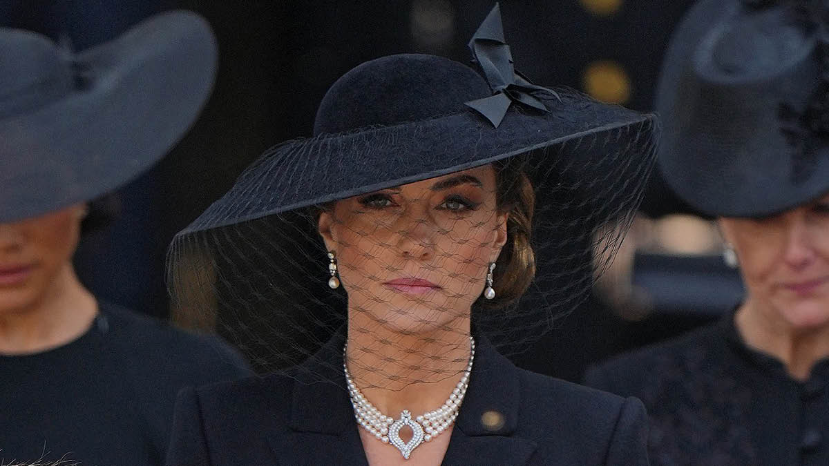 Prinsesse Kate bar flere af dronning Elizabeths smykker til begravelsen ...