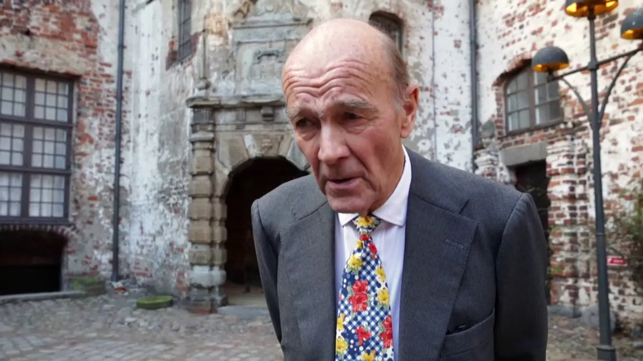 SE VIDEO: Prins Henrik åbner udstilling af sin private jade-samling ...
